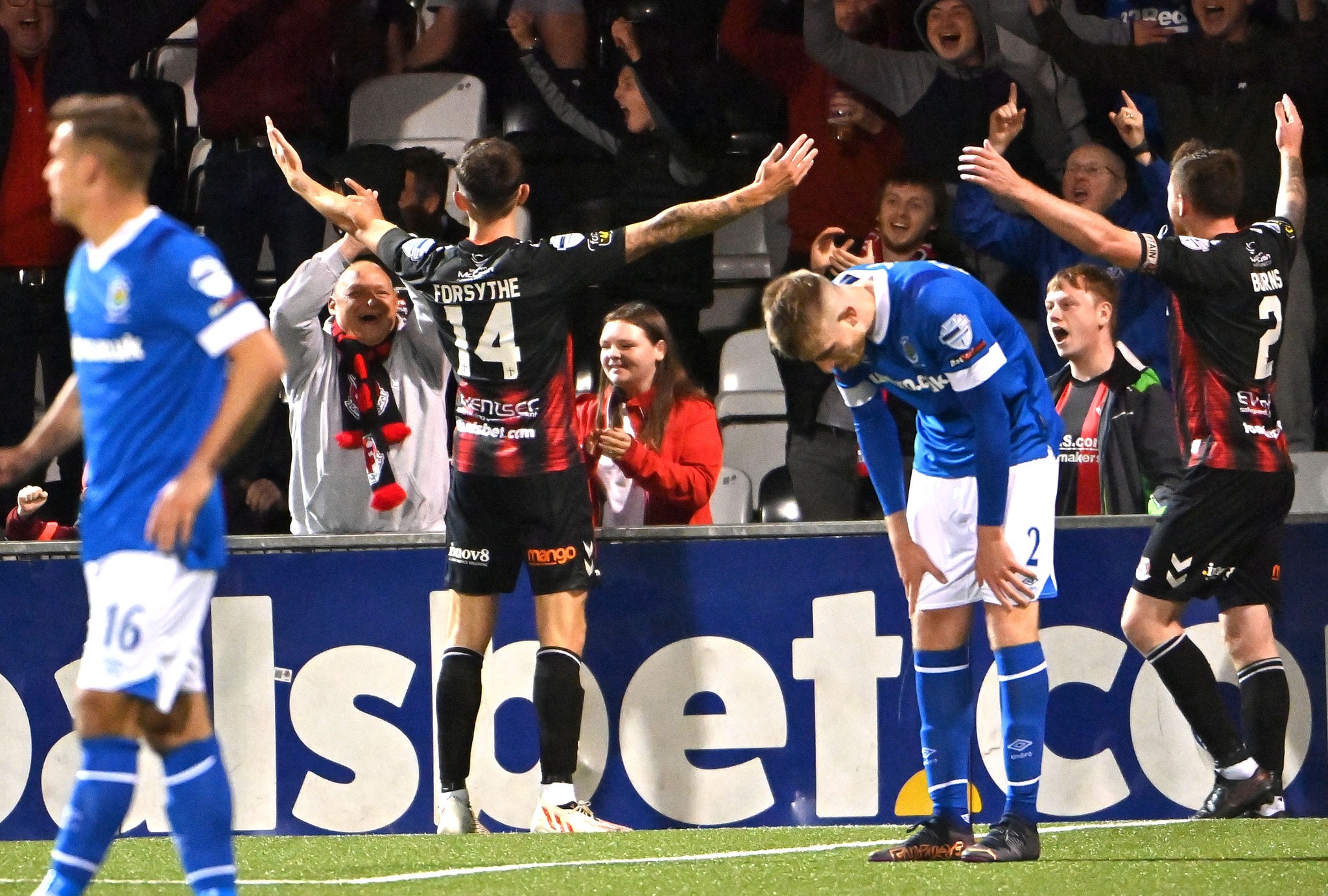 Crusaders Beat Linfield 2-1 At Seaview