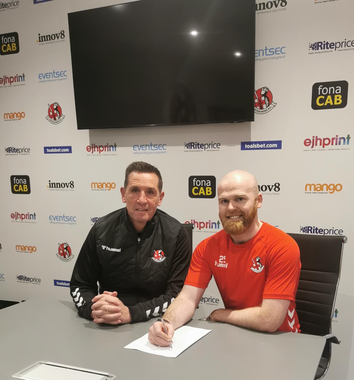 Ross Clarke Signs Contract Extension
