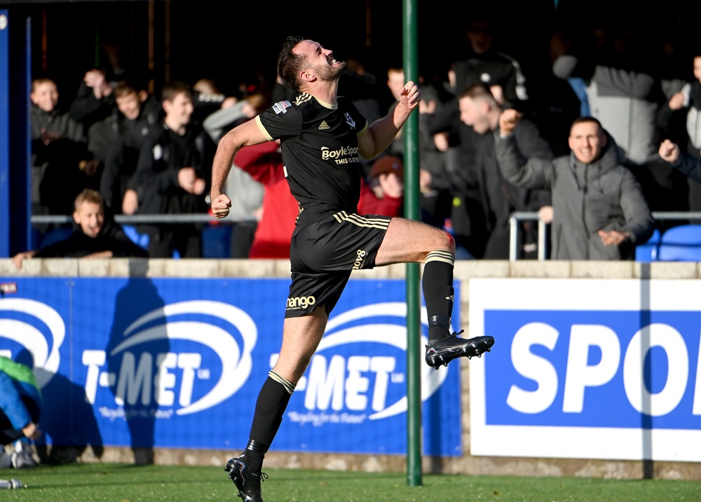 Crusaders Storm Back To Win 4-1