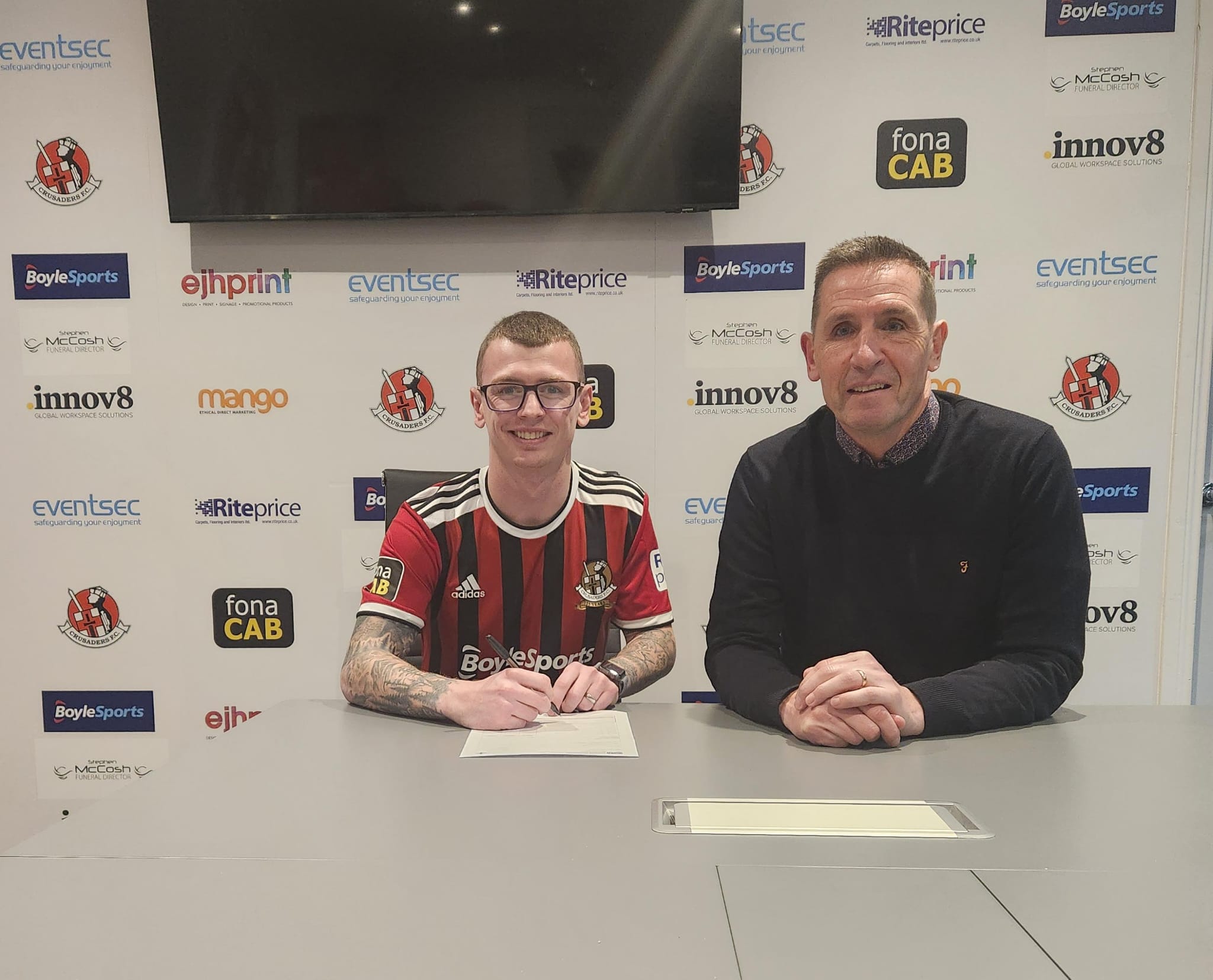 Stewart Nixon Signs For Crusaders