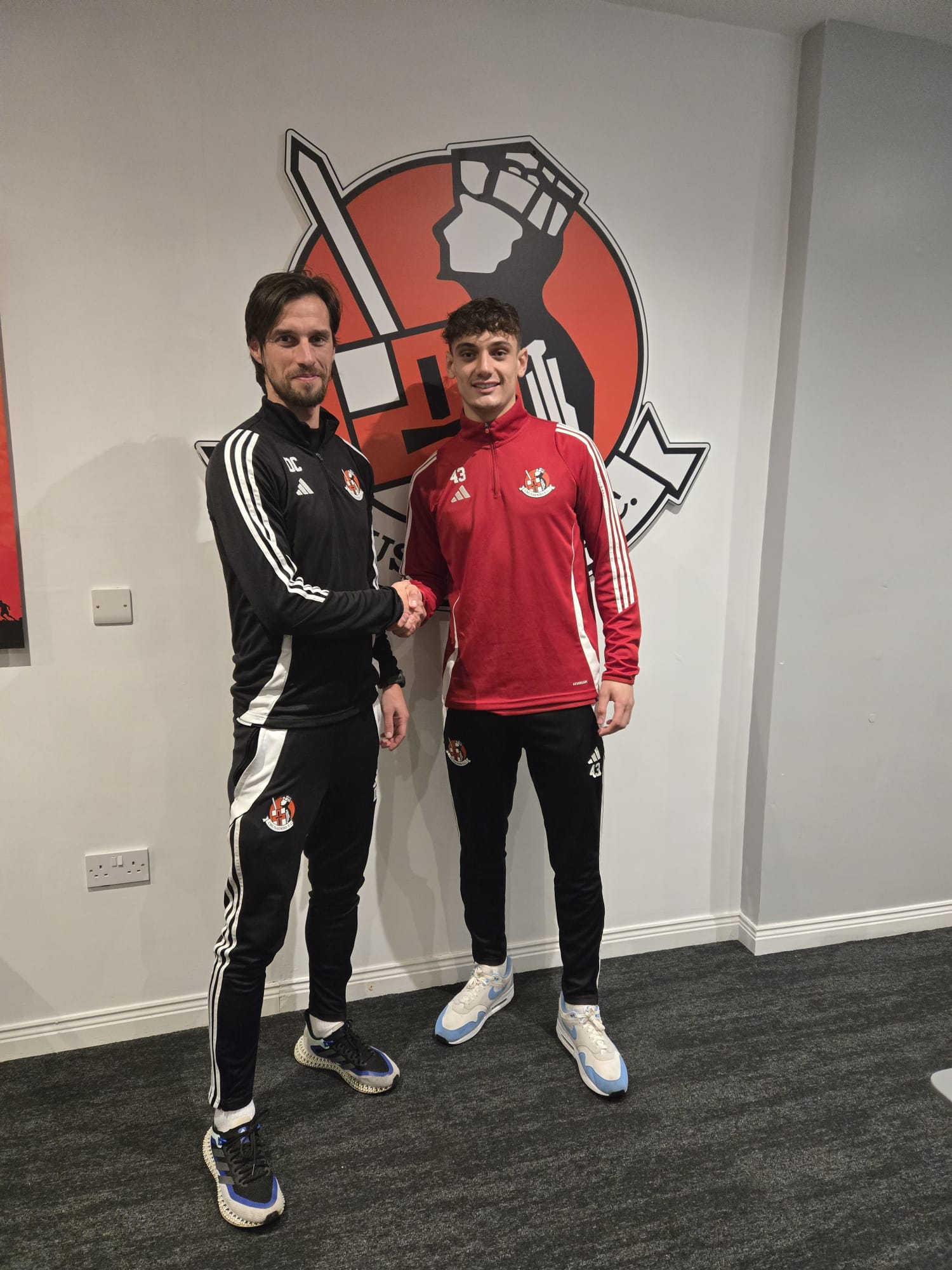 Lewis Barr Signs Contract Extension