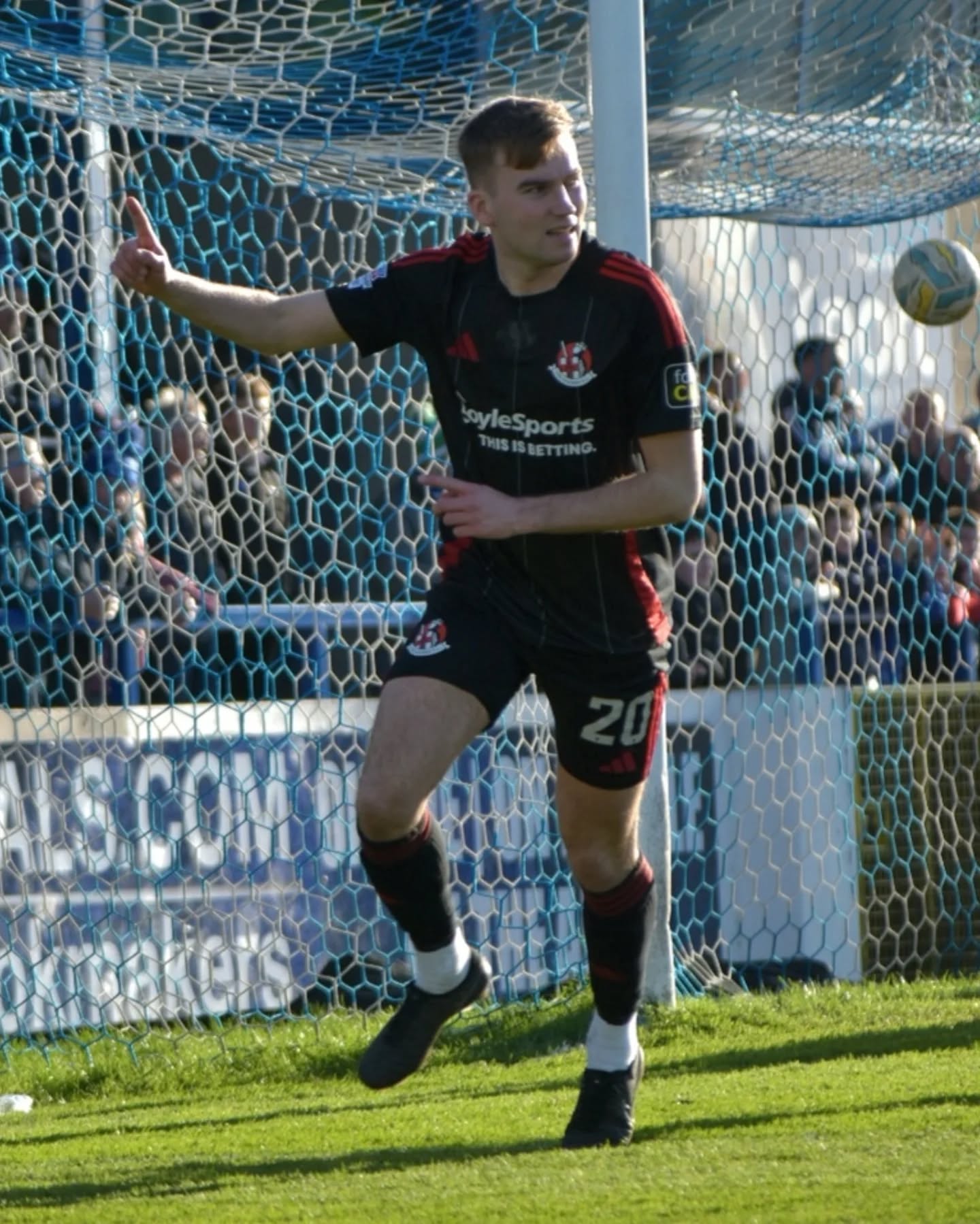 Crusaders Beat Glenavon 1-0 At Mourneview Park